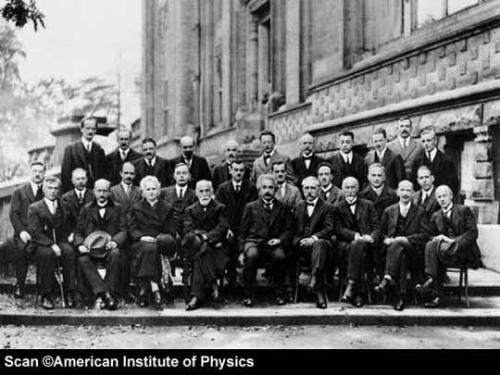 Einstein’s Image Gallery :: Fifth (5th) Solvay Congress, Brussels, 1927