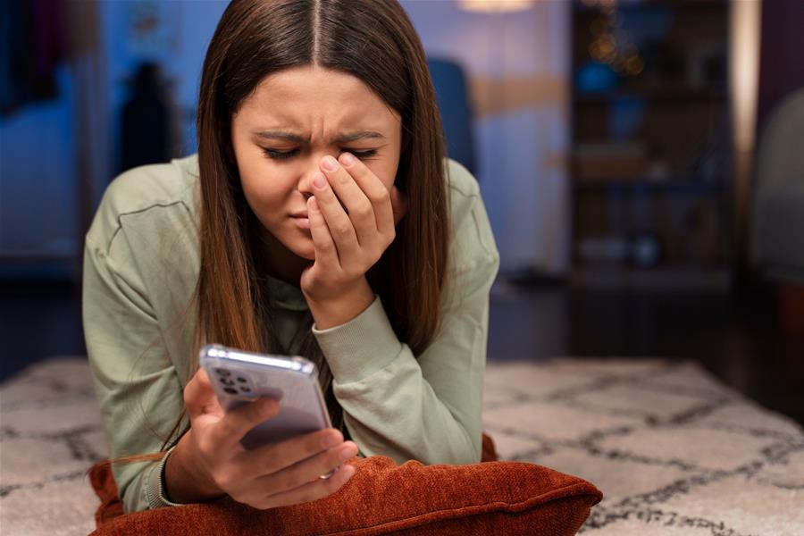 SCIplanet - How Technology Affects Our Eye Health and Sleeping Patterns?